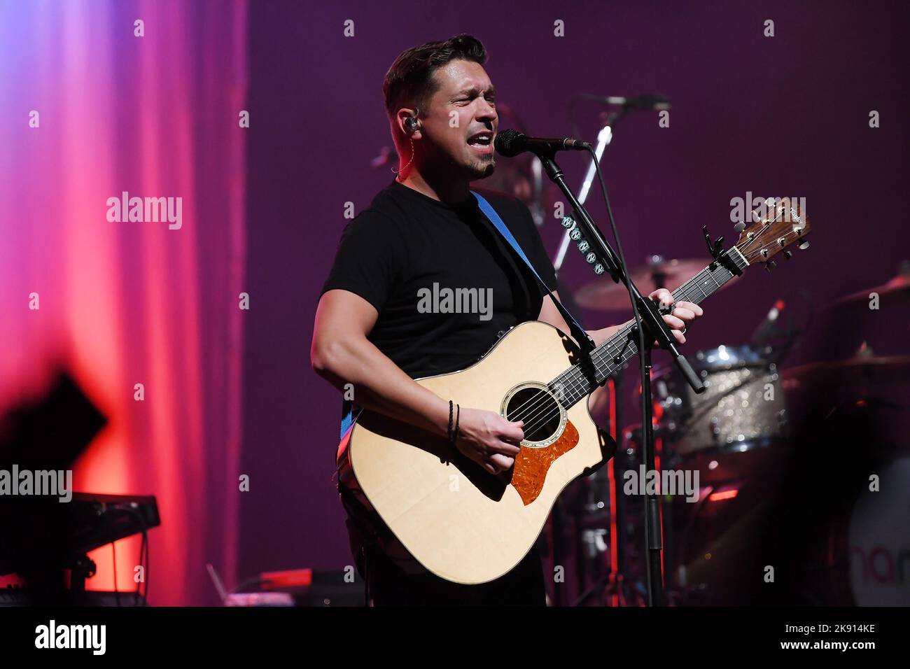 Rio de Janeiro, Brazil,October 21, 2022. Singer and guitarist Isaac ...