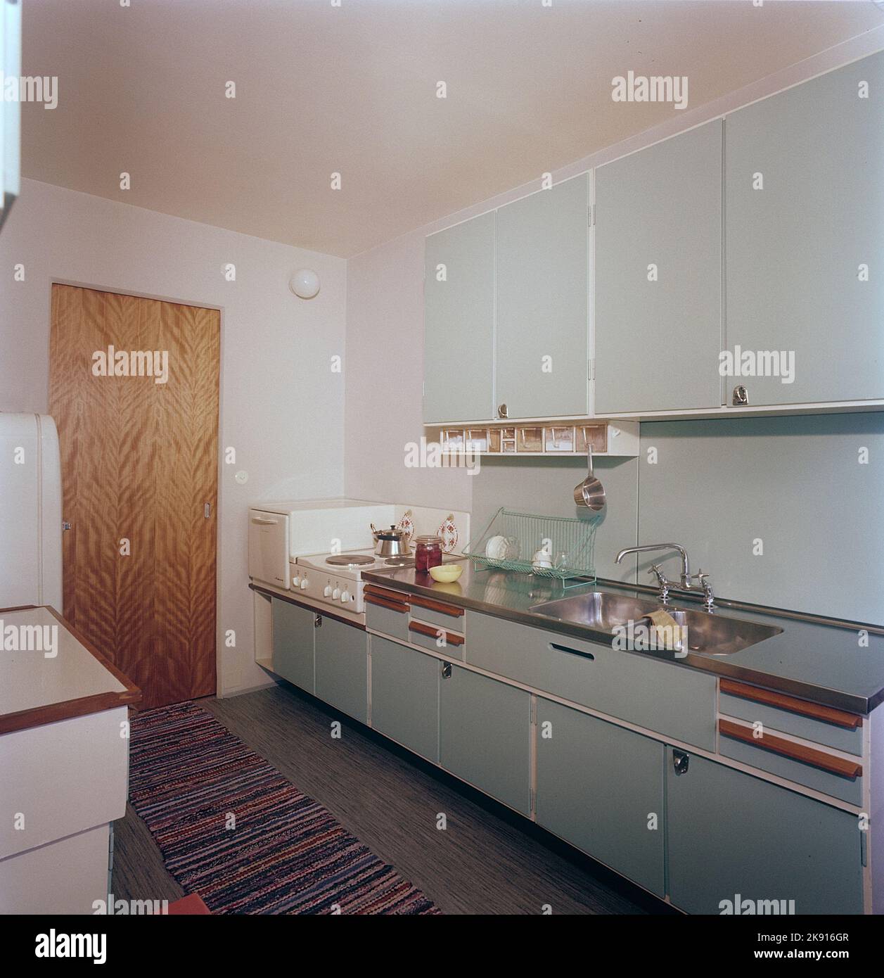 1950s kitchen hi-res stock photography and images - Alamy