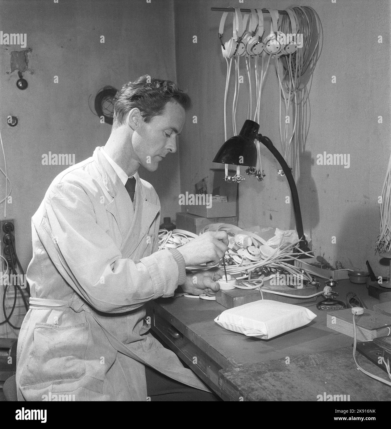 Used electronic device Black and White Stock Photos & Images - Alamy