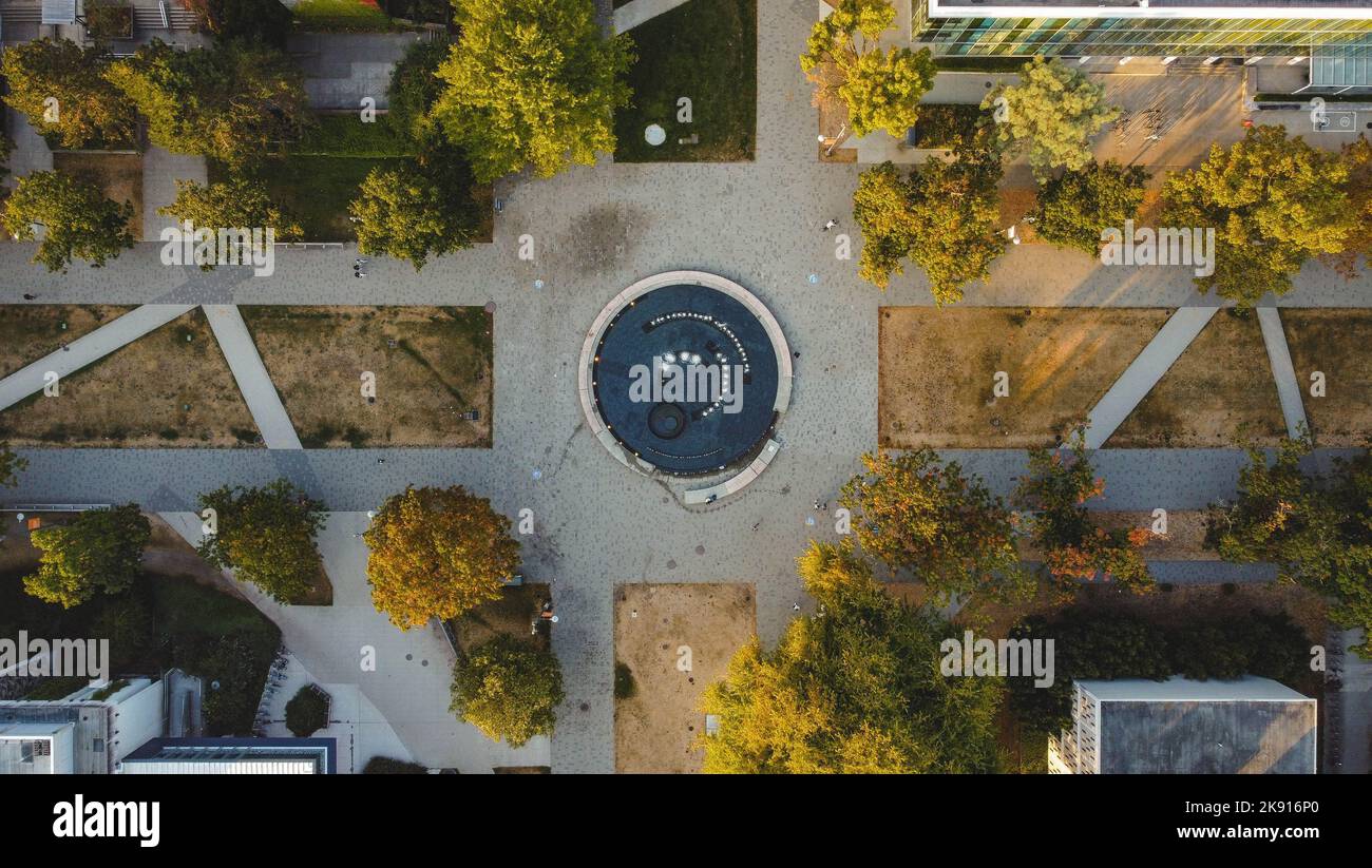 An aerial view of a water fountain in the middle of the buildings Stock ...