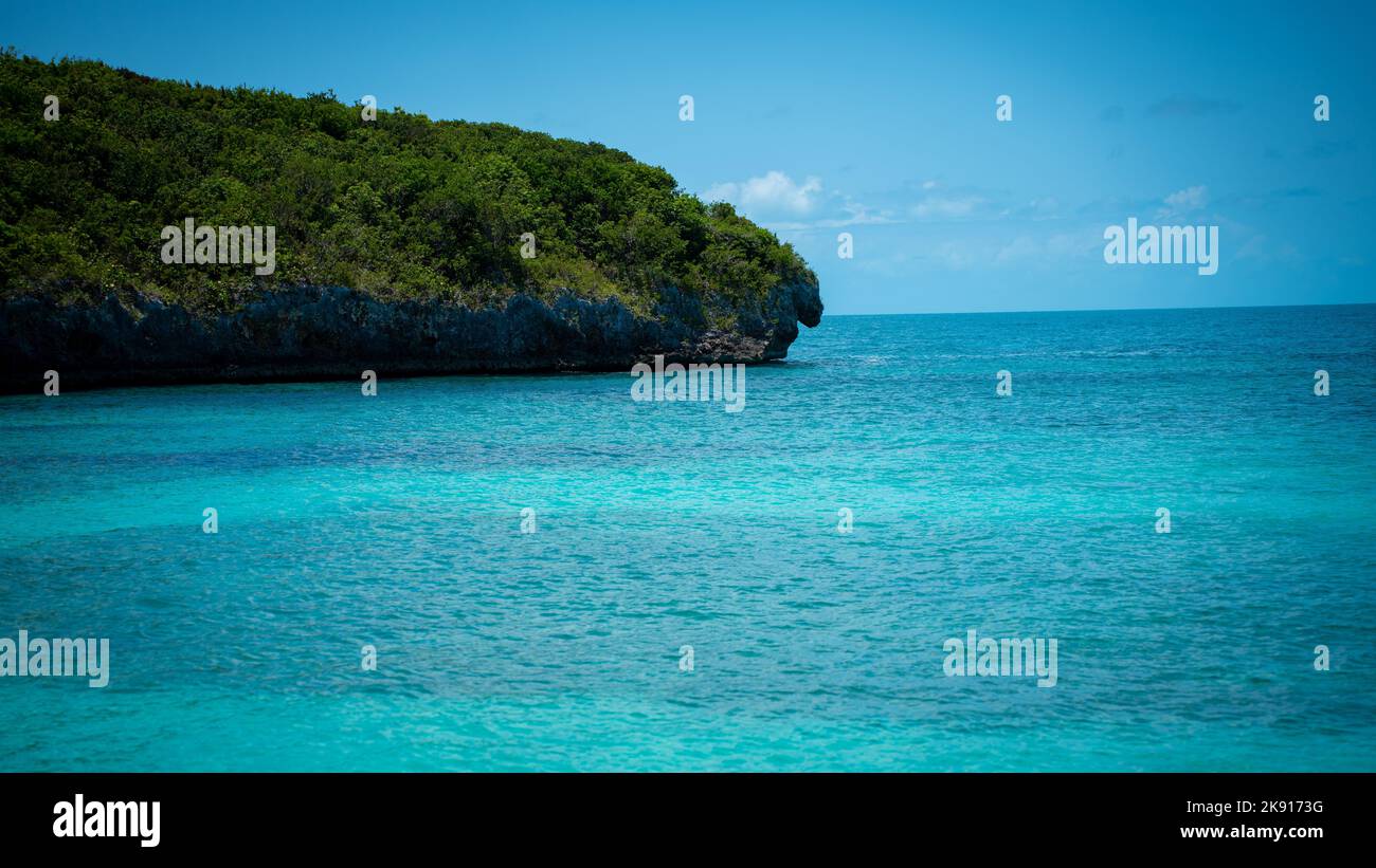 The blue sea water in the Bahamas with a green outcropping Stock Photo ...