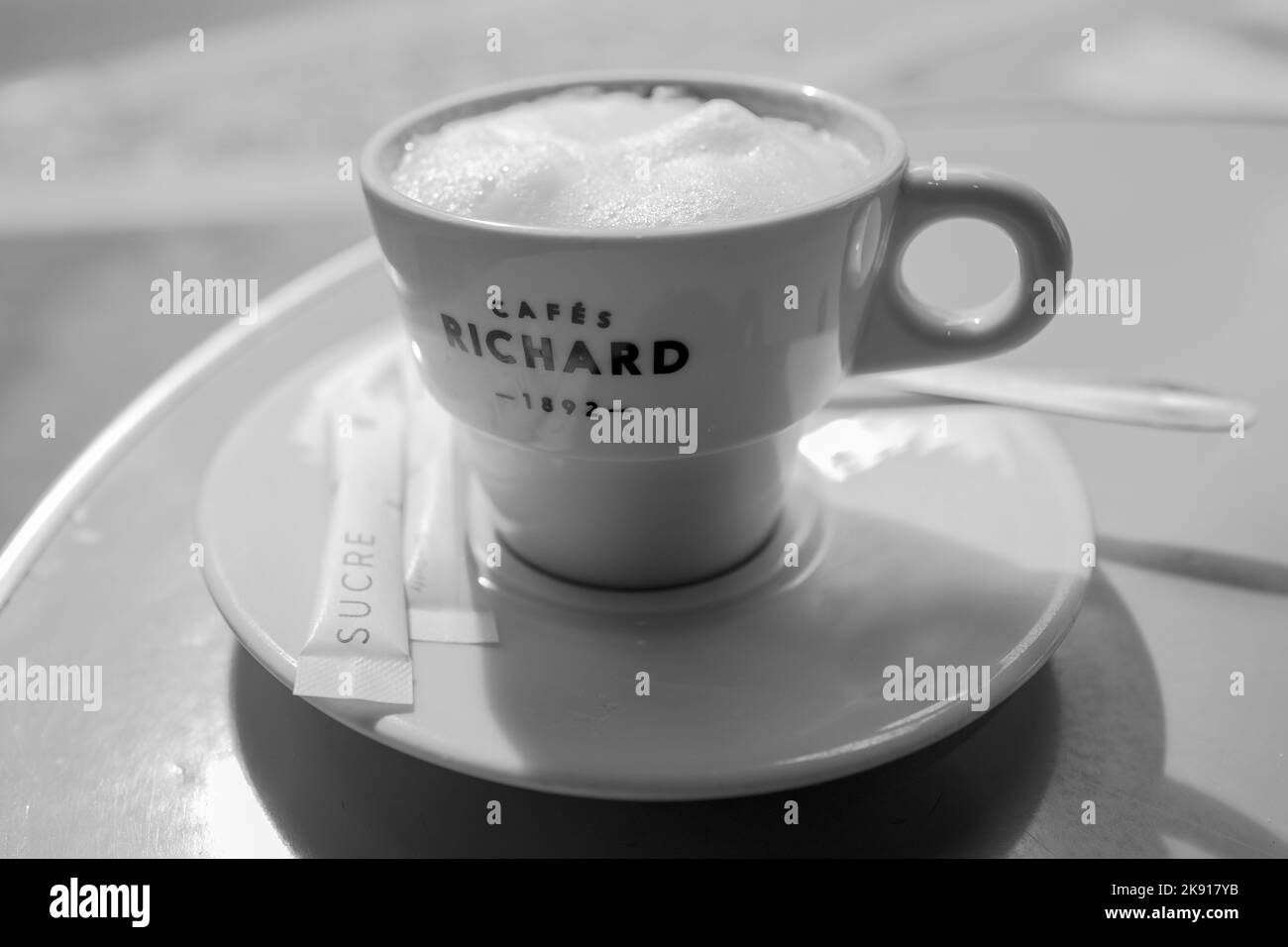 Espresso coffee paris Black and White Stock Photos & Images - Alamy