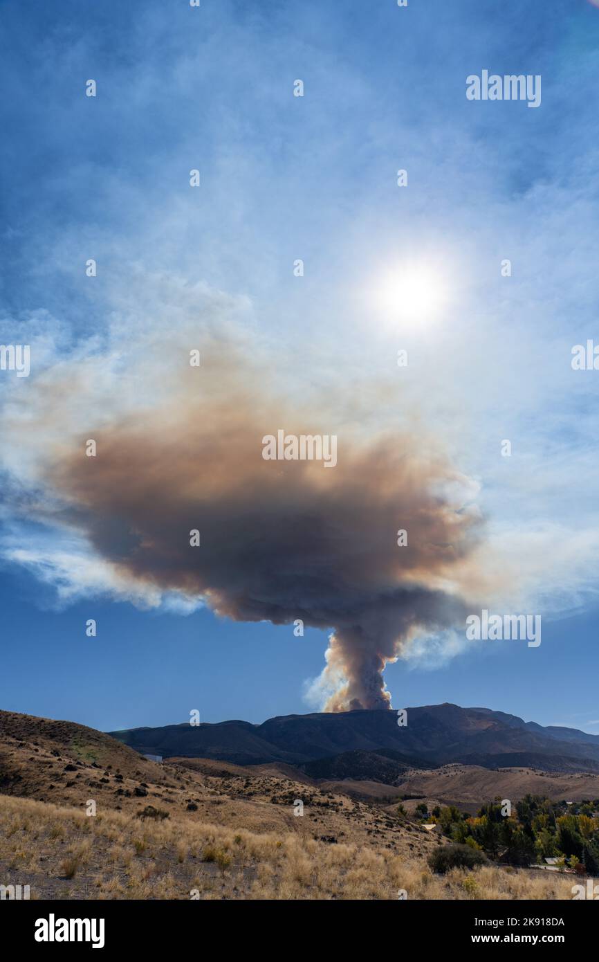 A smoke plume from a forest fire in the Fish Lake National Forest in ...