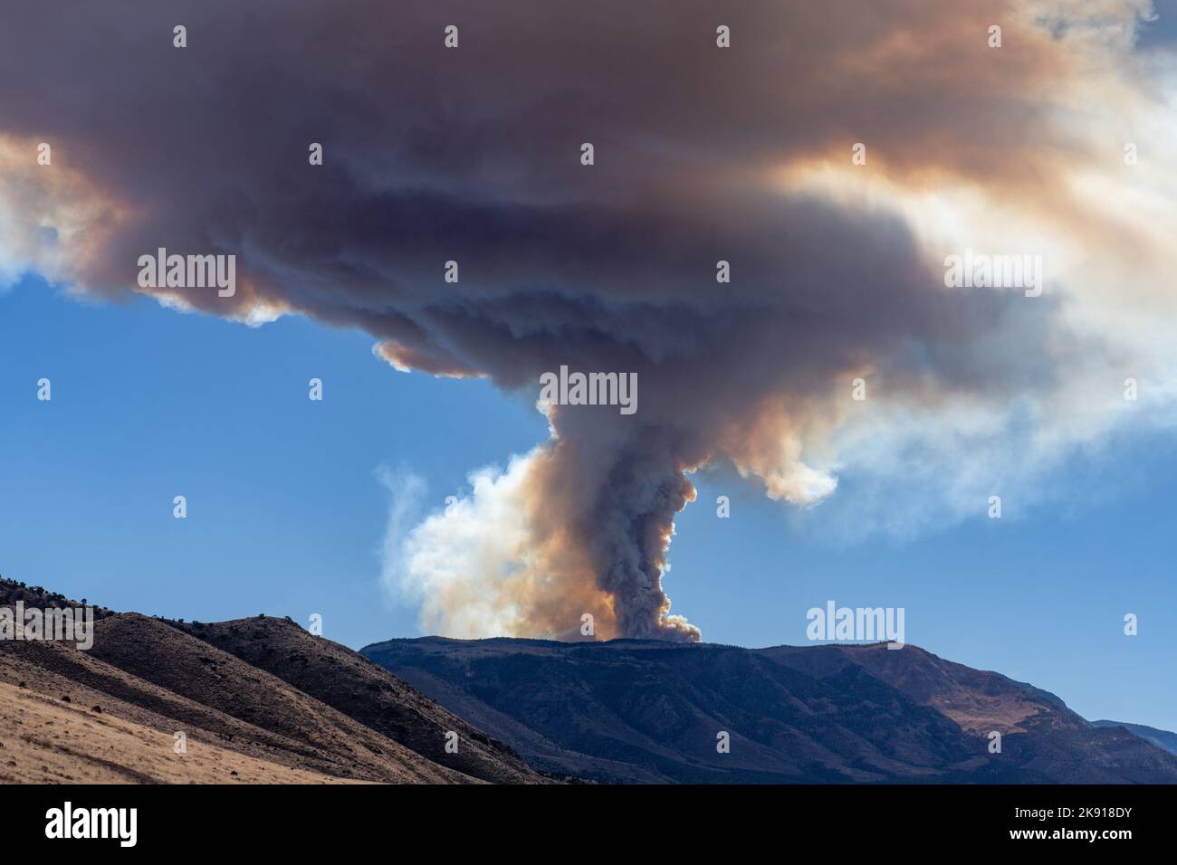A smoke plume from a forest fire in the Fish Lake National Forest in ...