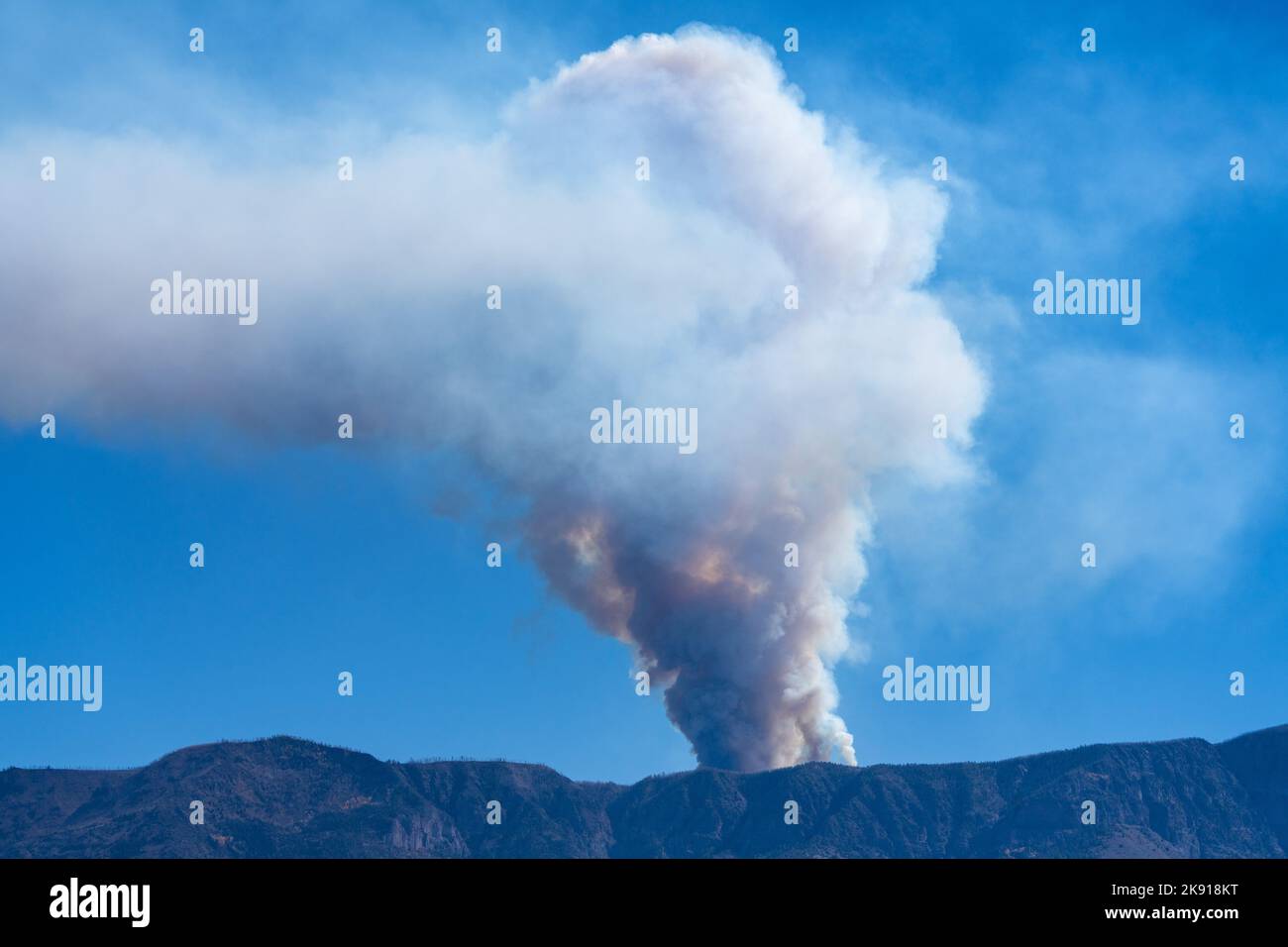 A smoke plume from a forest fire in the Fish Lake National Forest in ...