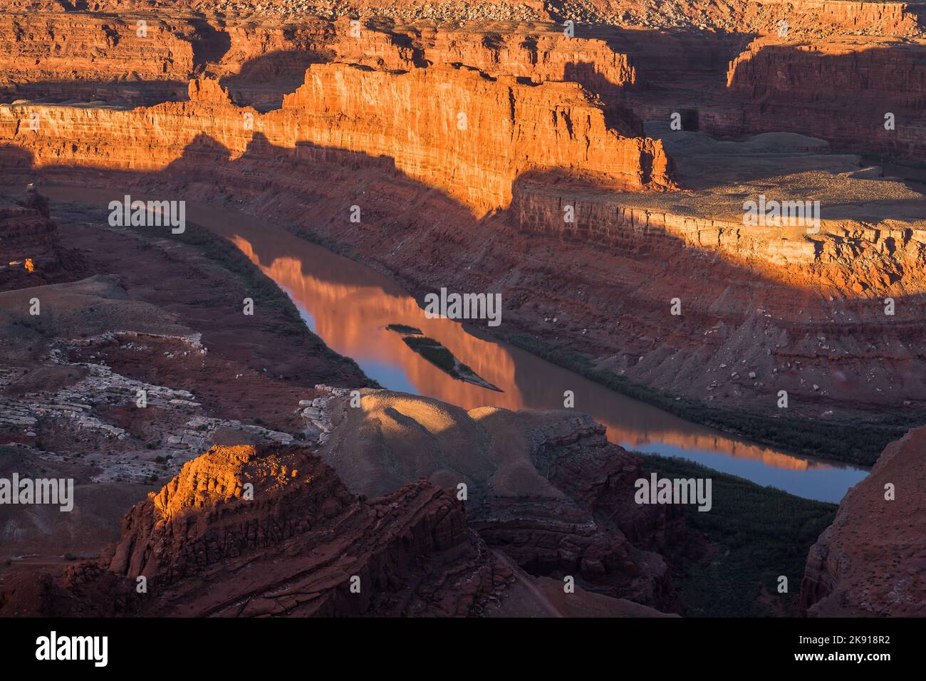 Light and shadow on the sandstone walls of Meander Canyon of the ...