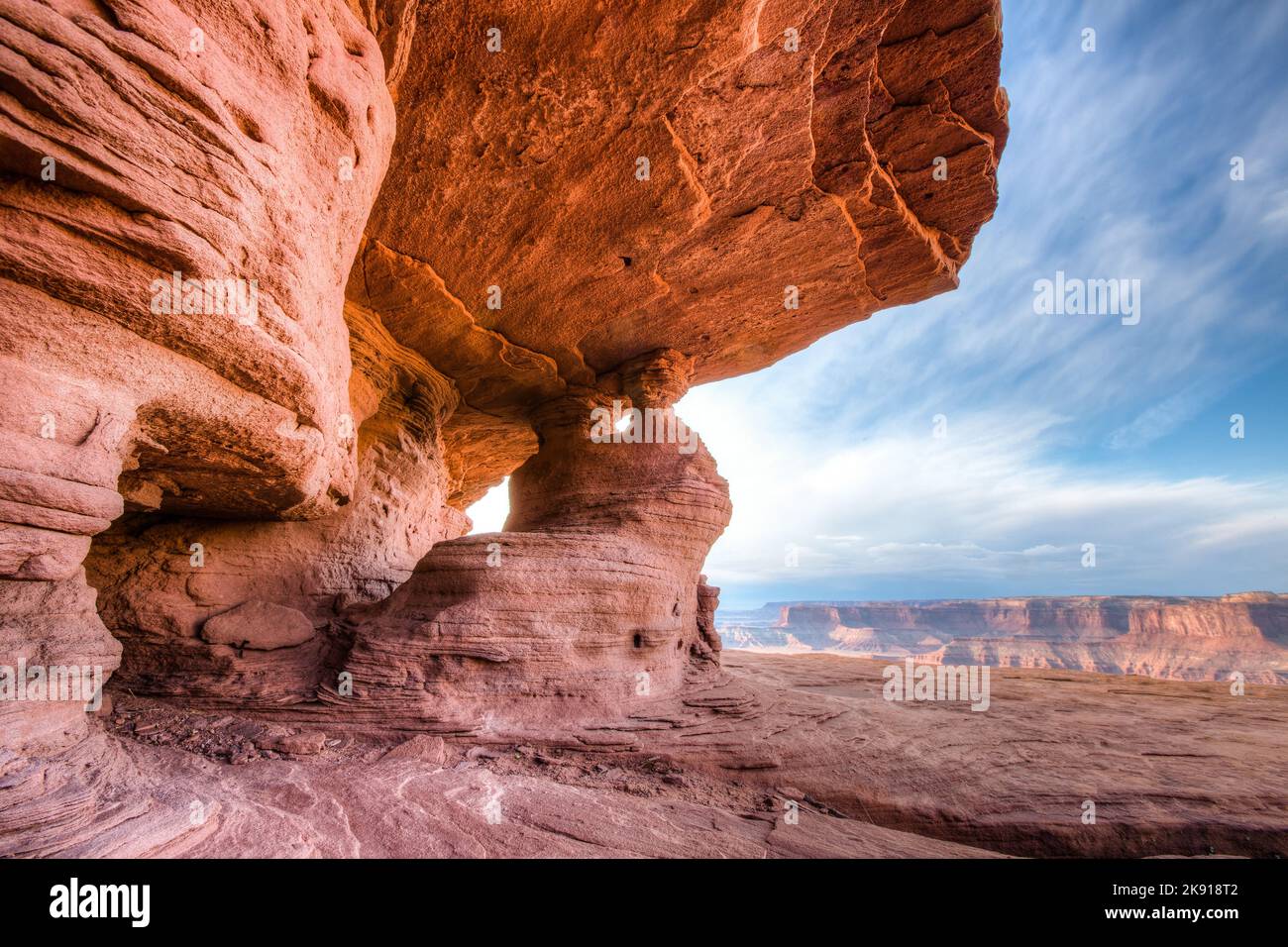 A micro arch on the edge of the canyon at Dead Horse Point State Park ...