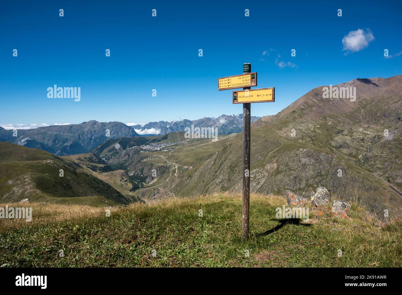 Pole position markings hi-res stock photography and images - Alamy