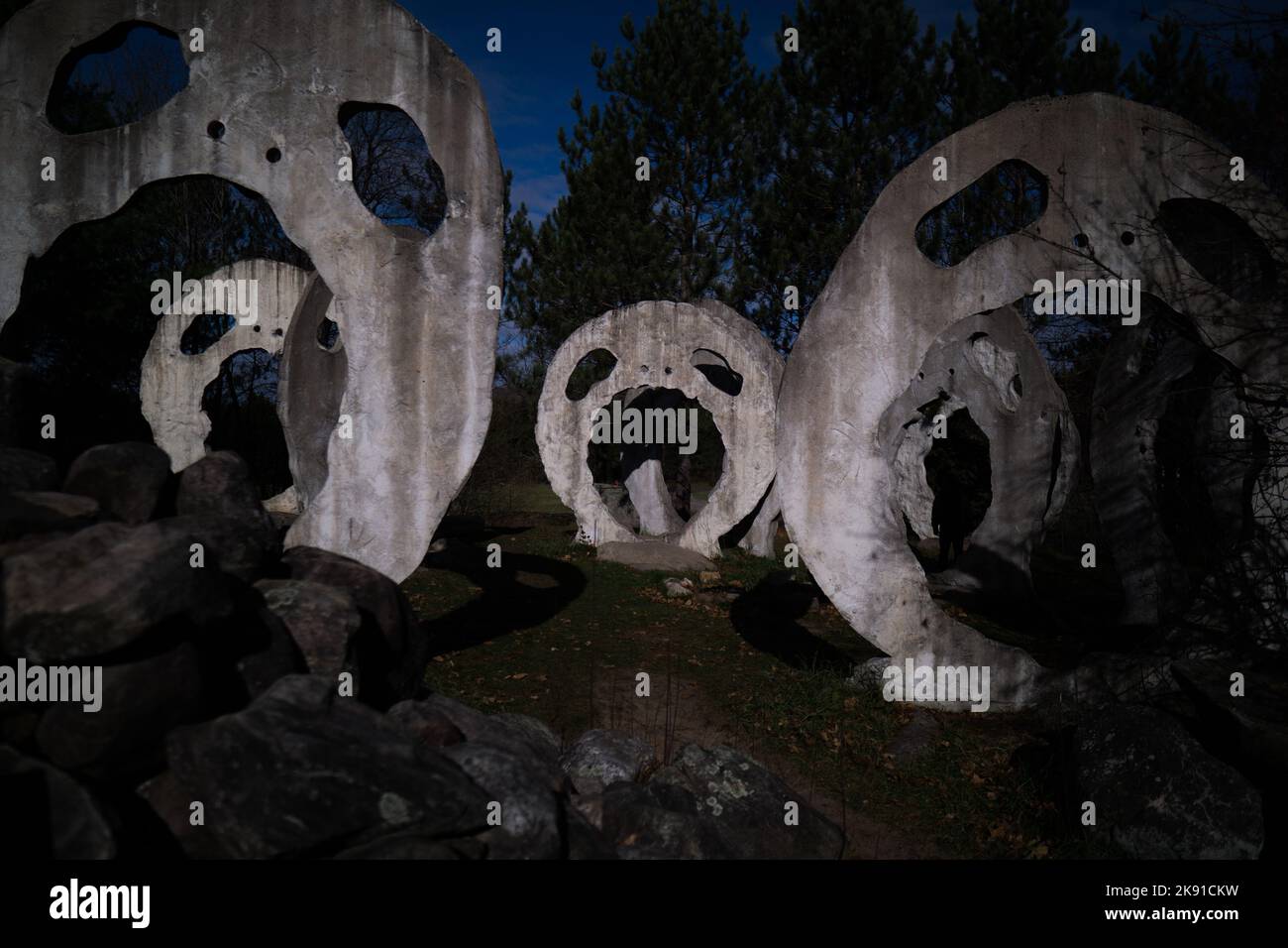 The stone sculptures of screaming heads in Burk's Falls, Ontario ...