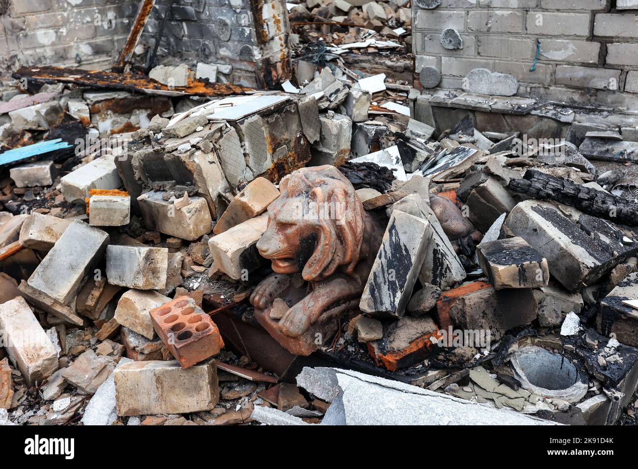 TSUPIVKA, UKRAINE - OCTOBER 25, 2022 - A statue of the lion is seen in ...