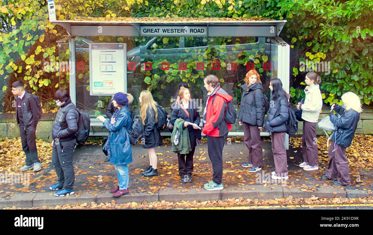 People glasgow billboard in scotland hi-res stock photography and ...