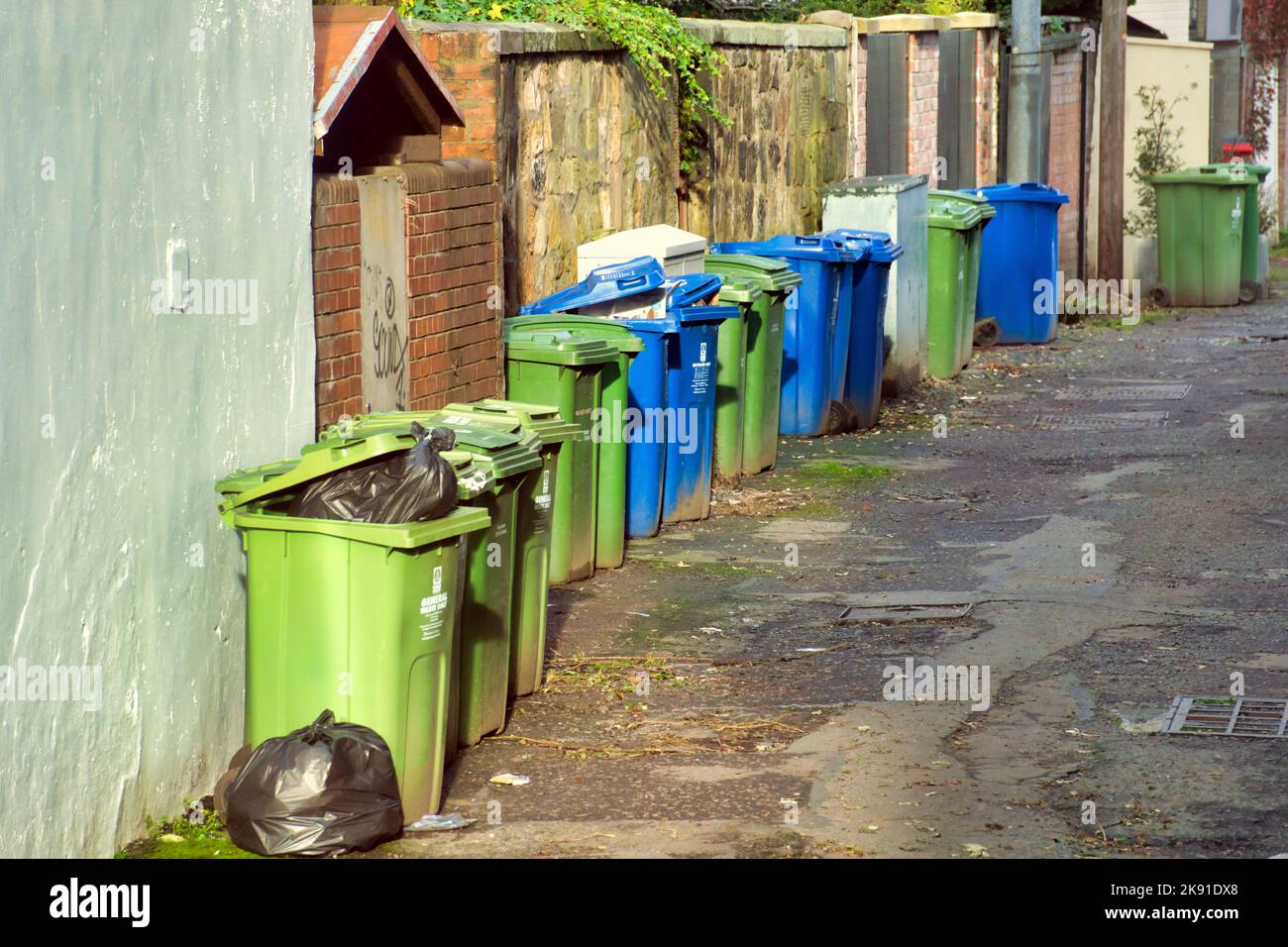 Bin in alley hi-res stock photography and images - Alamy