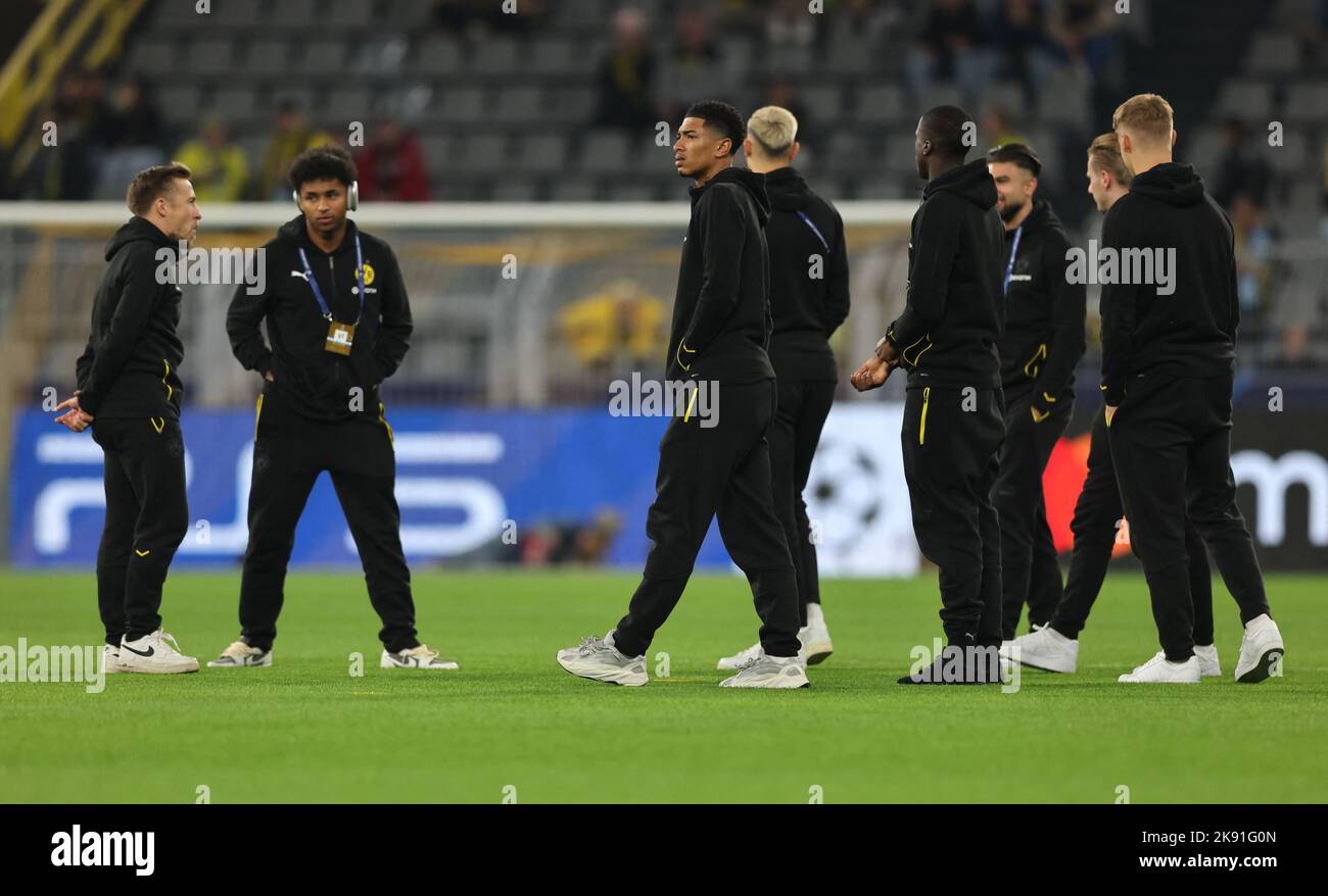 Jude bellingham dortmund october 2022 hi-res stock photography and ...