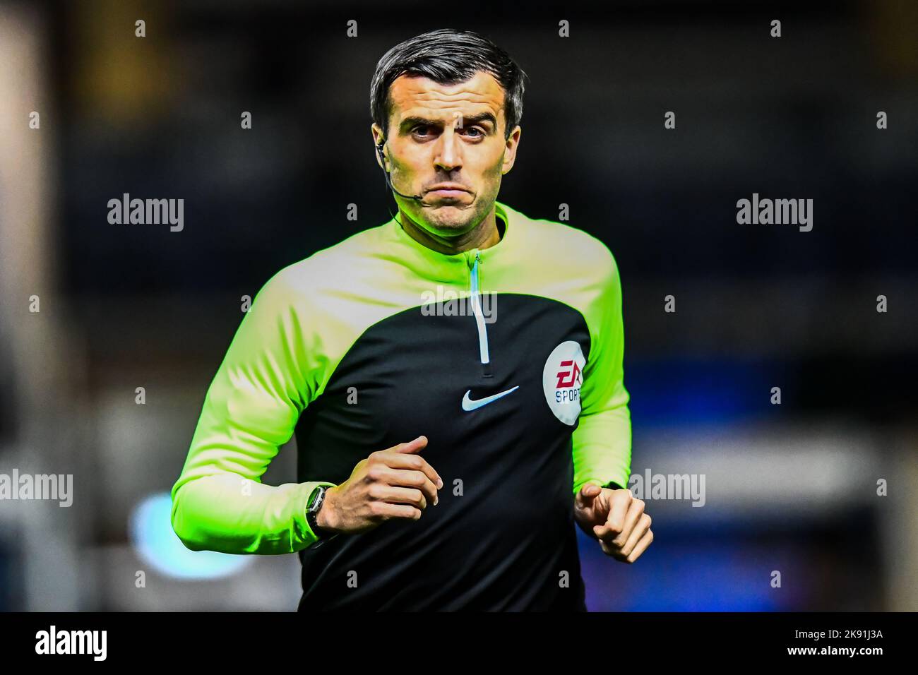 Warm up referee hi-res stock photography and images - Alamy