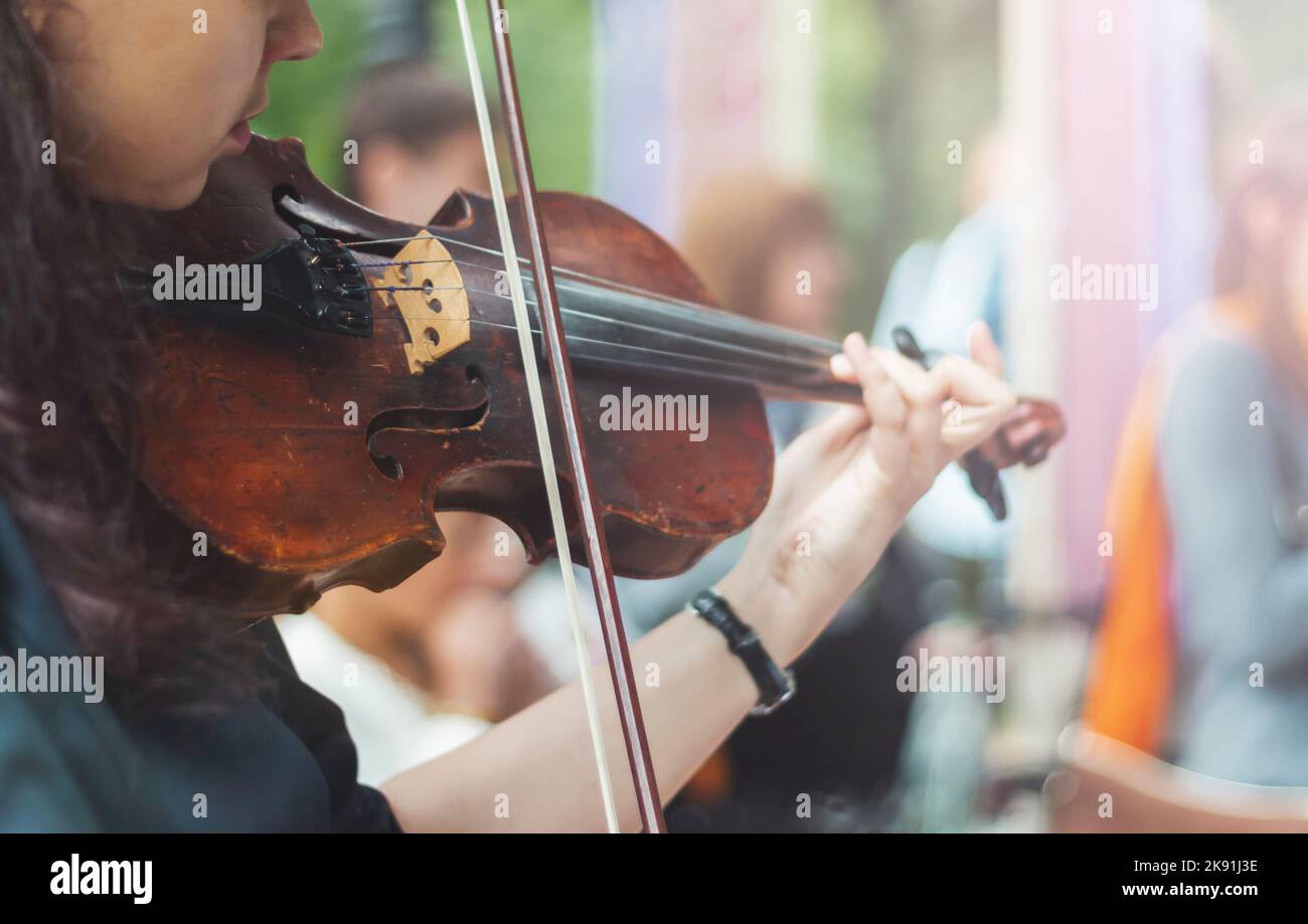 girl playing the violin on holiday Stock Photo - Alamy