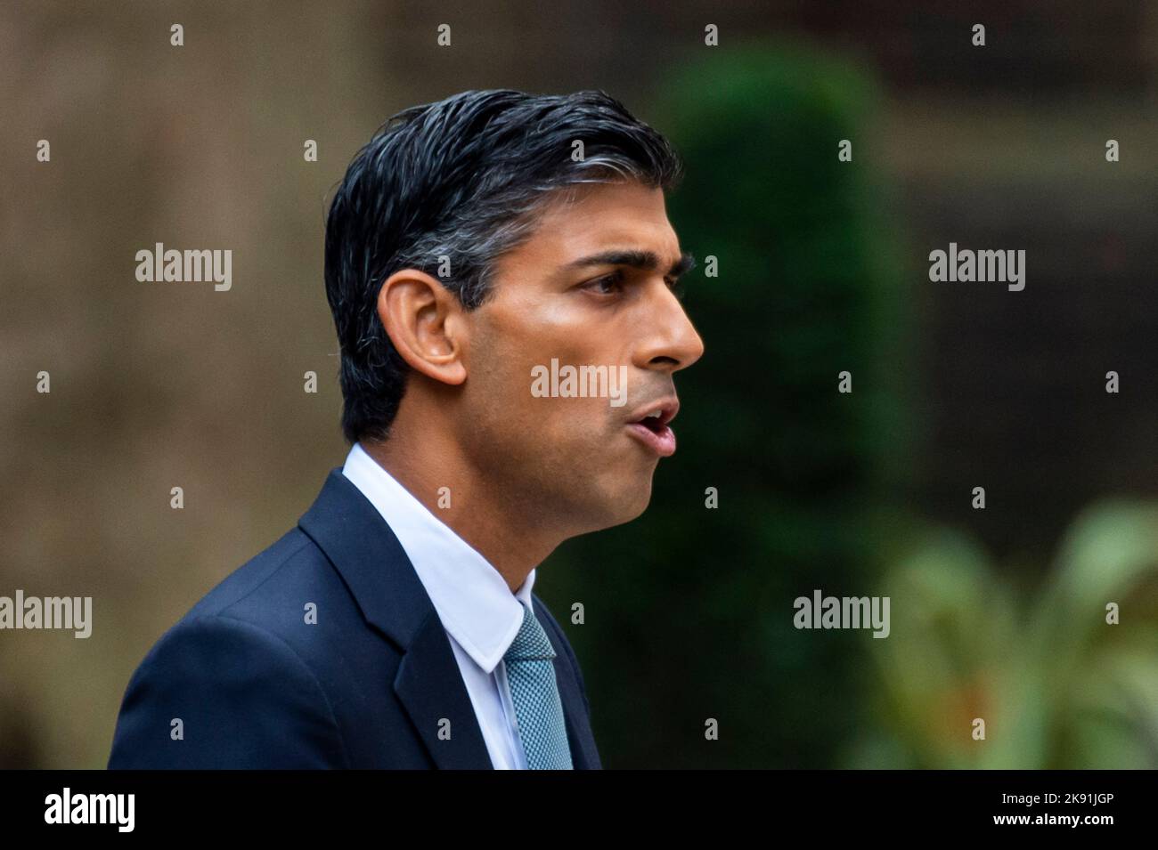 London, UK. 25 October 2022. New Prime Minister Rishi Sunak gives his ...