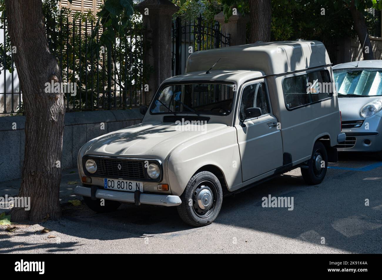 Renault 4l street hi-res stock photography and images - Alamy