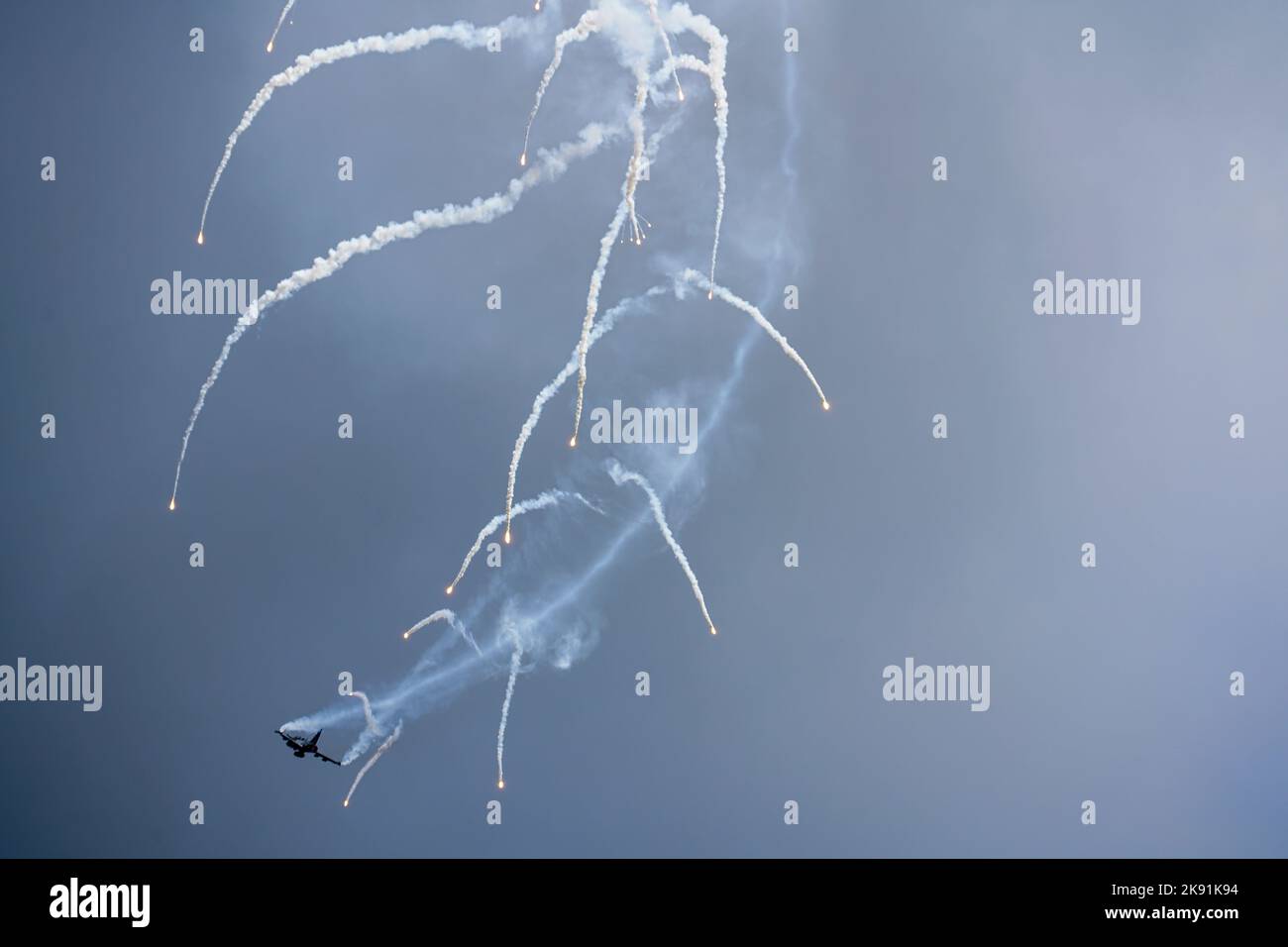 Military supersonic fighter jet conducts shooting of false thermal ...