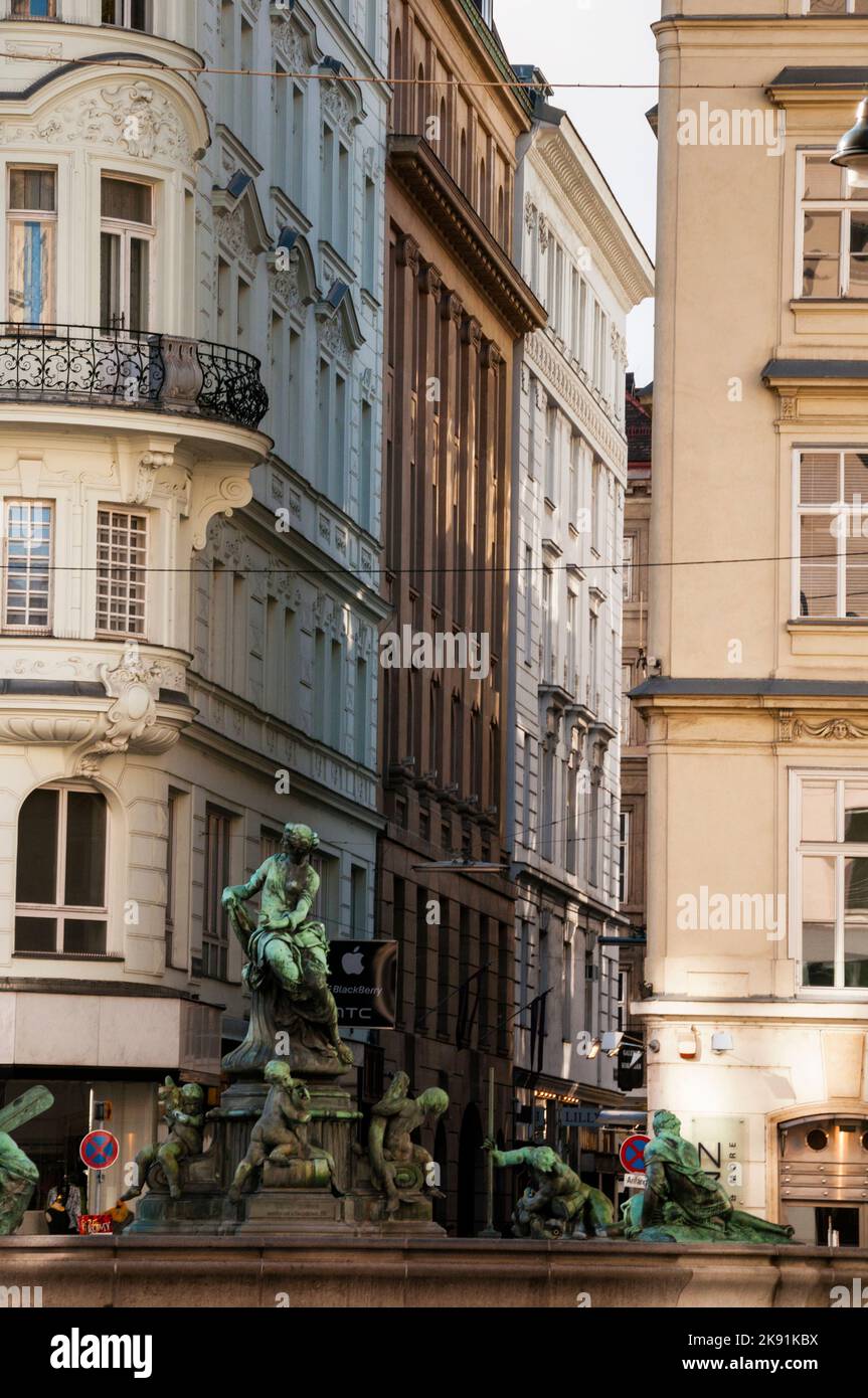 Fountain on the neuer markt hi-res stock photography and images - Alamy