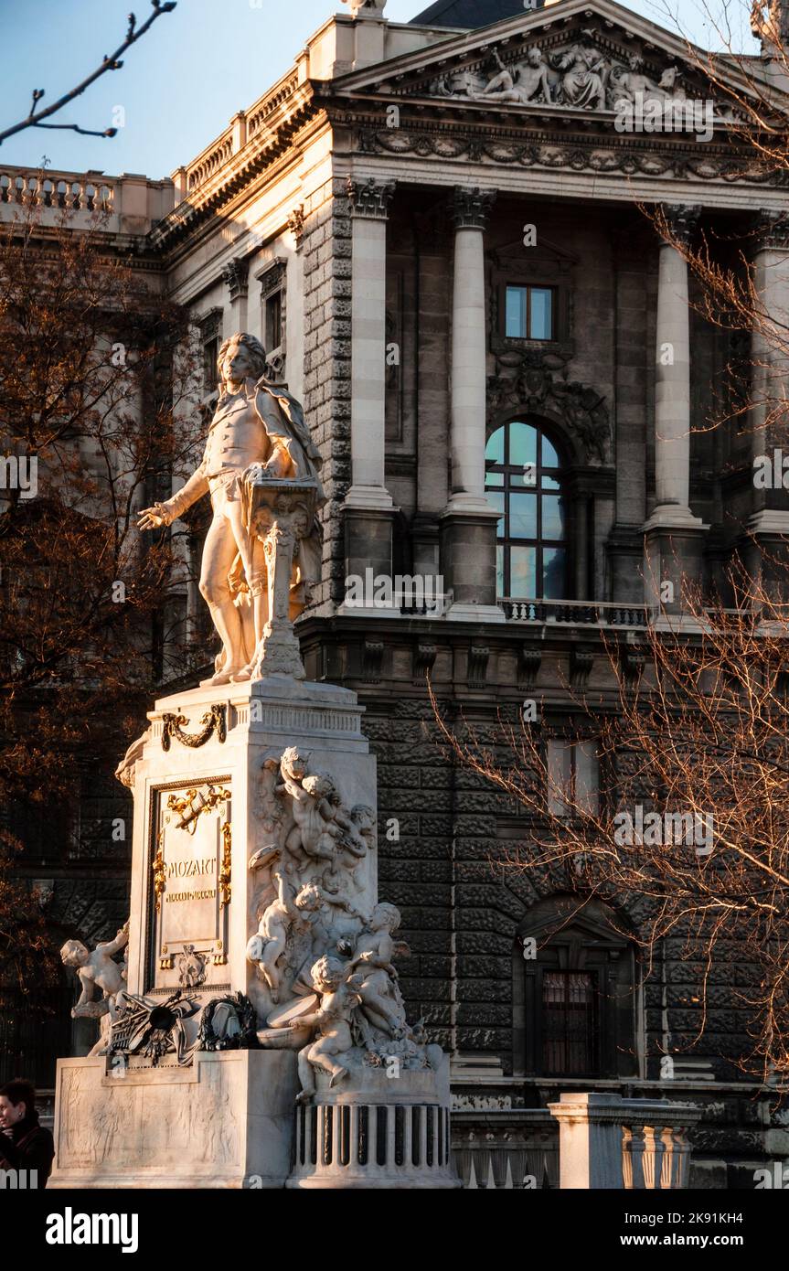 Art Nouveau style Mozart Monument in Vienna, Austria Stock Photo - Alamy