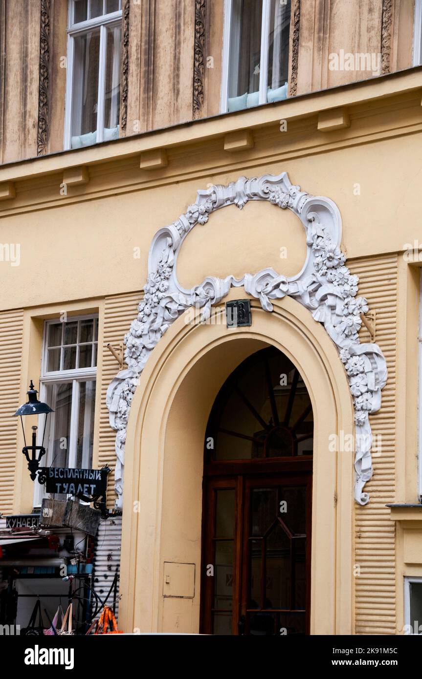 Baroque pediement hi-res stock photography and images - Alamy