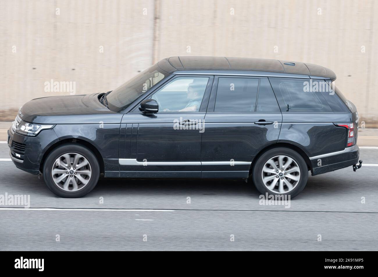 Black Range Rover luxury off road suv car along Barcelona's Ronda ...
