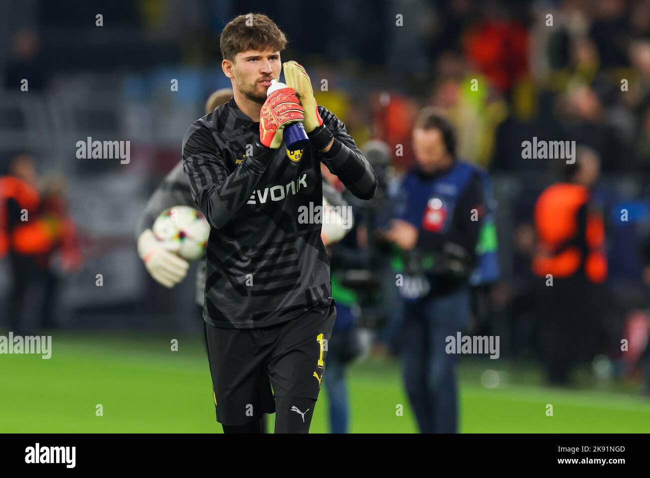 DORTMUND, GERMANY - OCTOBER 25: goalkeeper Gregor Kobel of Borussia ...