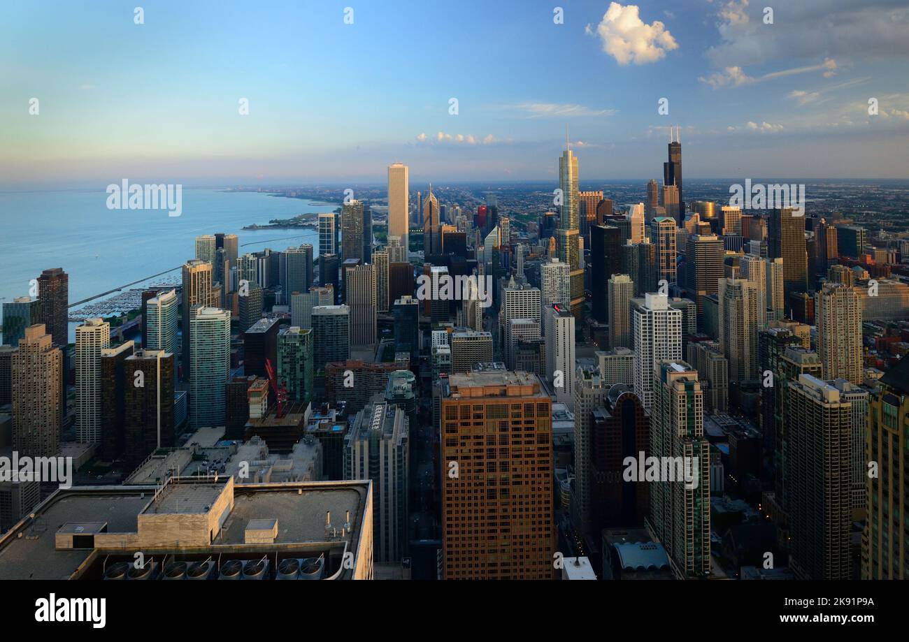 Chicago skyline bright sunny day hi-res stock photography and images ...