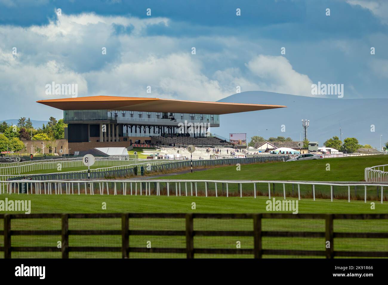Curragh racecourse hi-res stock photography and images - Alamy
