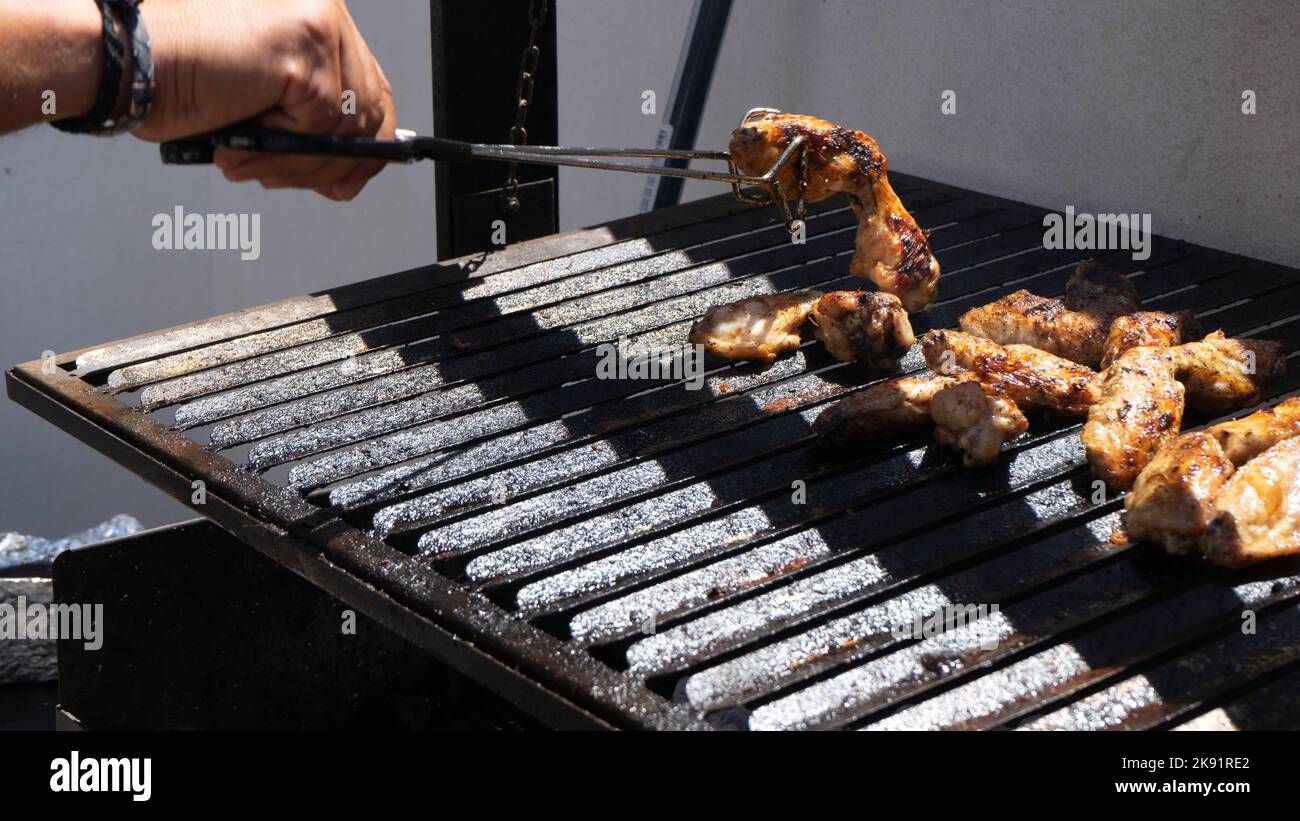 Man eating chicken wings hi-res stock photography and images - Alamy