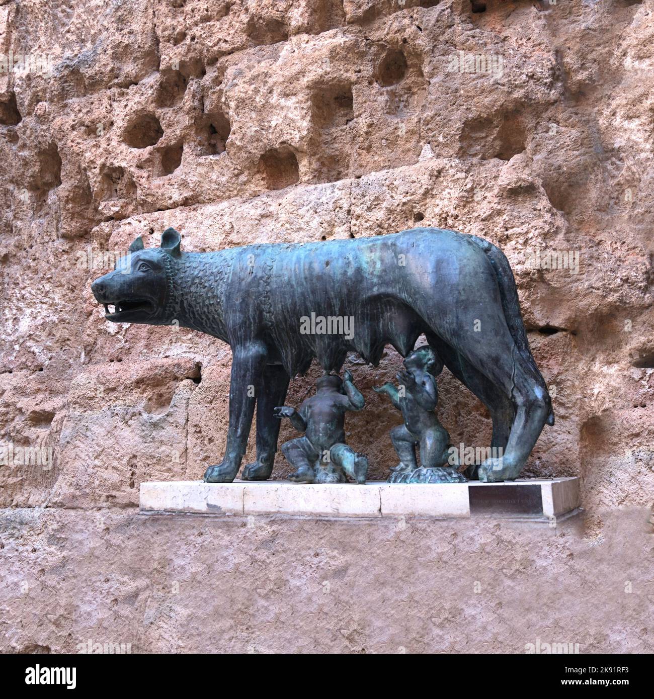 The Loba Luperca statue of the she-wolf nursing Romulus and Remus in ...