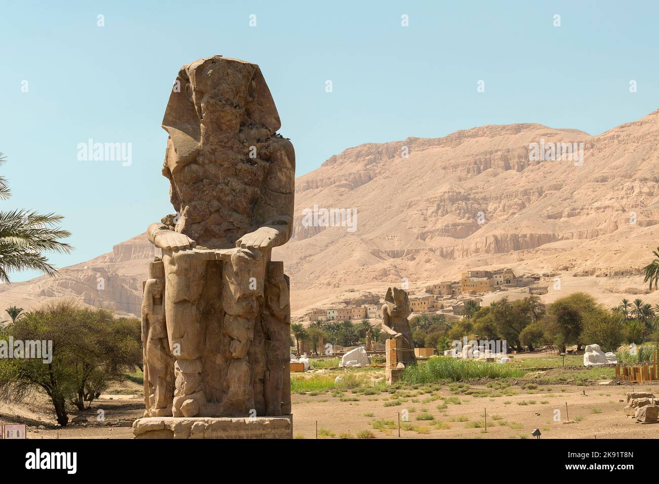 Colossi of memnon painting hi-res stock photography and images - Alamy