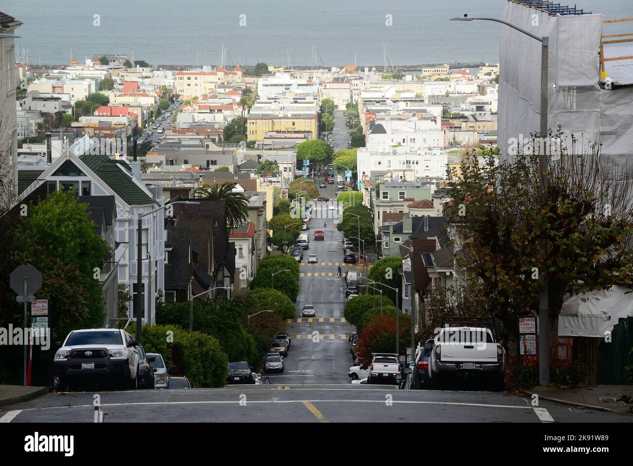 The San Francisco steep hill California Street cable car system with ...
