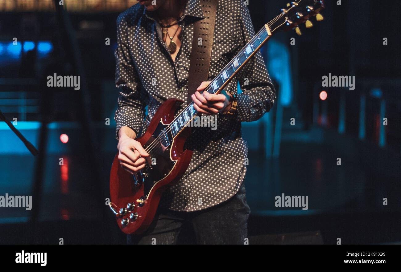 Guitar performer concert hi-res stock photography and images - Alamy