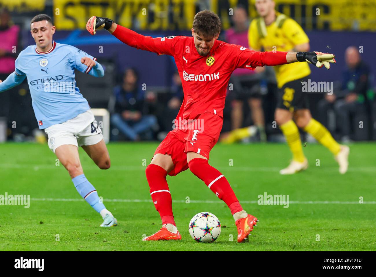 DORTMUND, GERMANY - OCTOBER 25: goalkeeper Gregor Kobel of Borussia ...