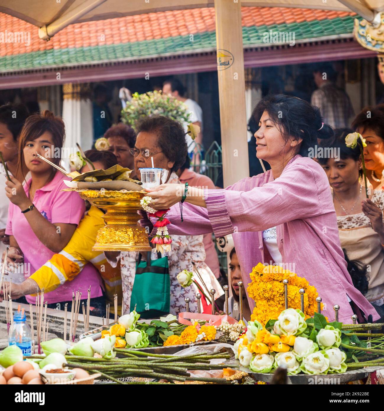 Gold foil offerings hi-res stock photography and images - Alamy