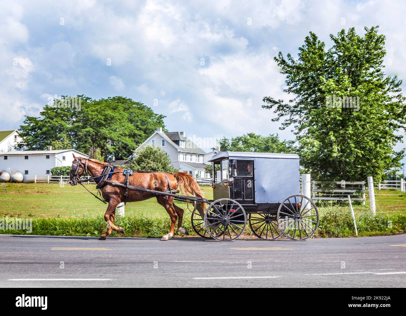 Amish horse buggy in parking hi-res stock photography and images - Alamy