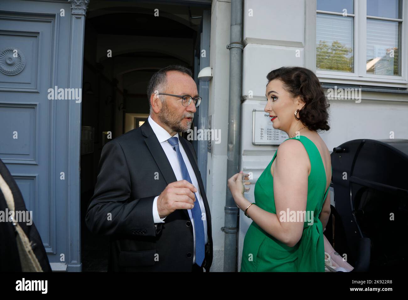 Im Bild:Dr. Jens Baumann (SMI),Lauren Leidermann. Verlegung der ...