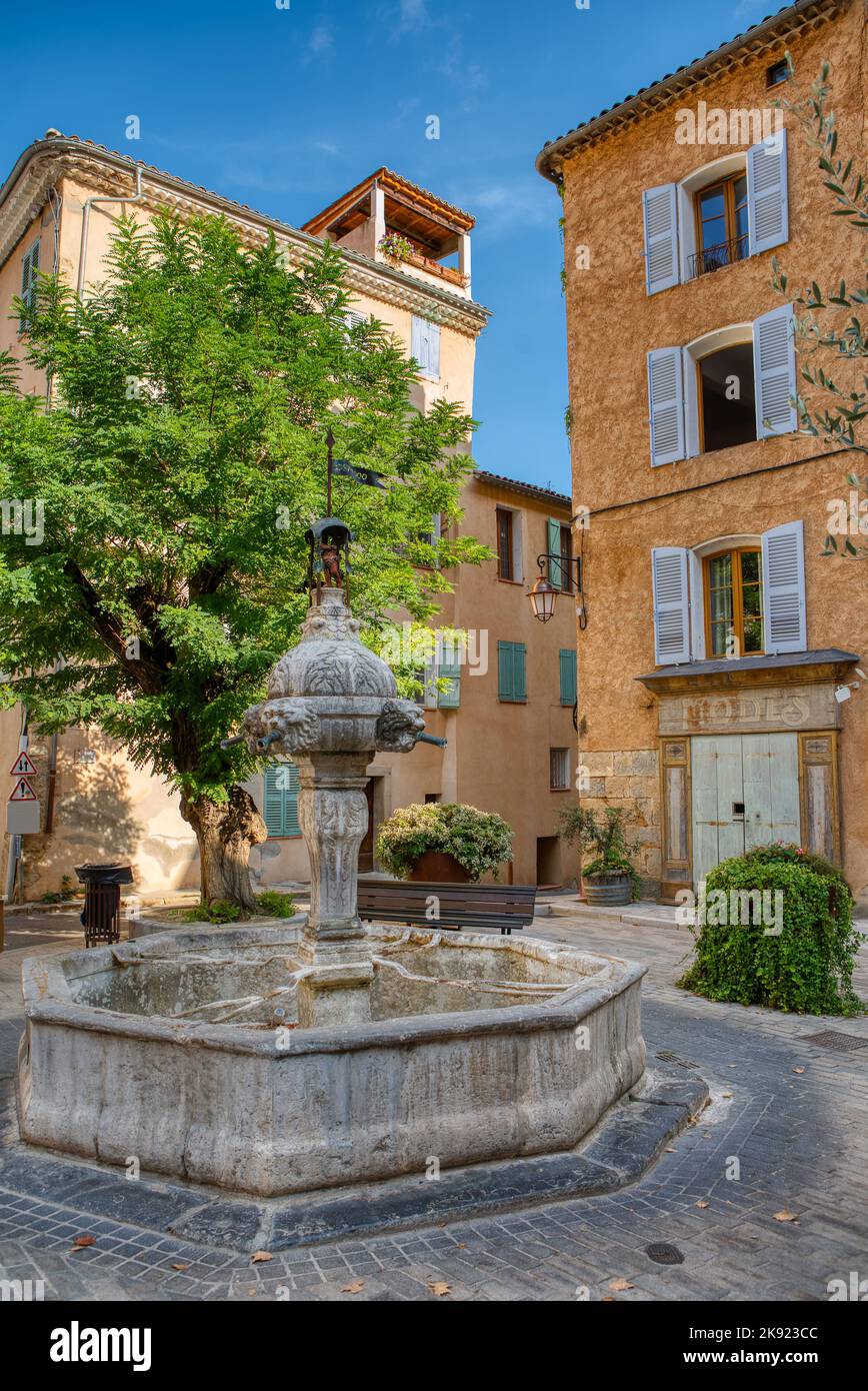 Travel destination, old village in hear of Provence Cotignac with ...