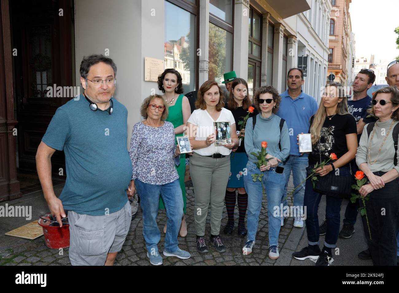 Verlegung der Stolpersteine für Fam. Kupferberg, 6 Stolpersteine ...
