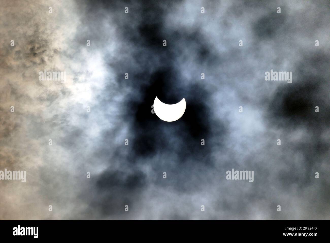 Non Exclusive: ODESA, UKRAINE - OCTOBER 25, 2022 - The Moon partially ...