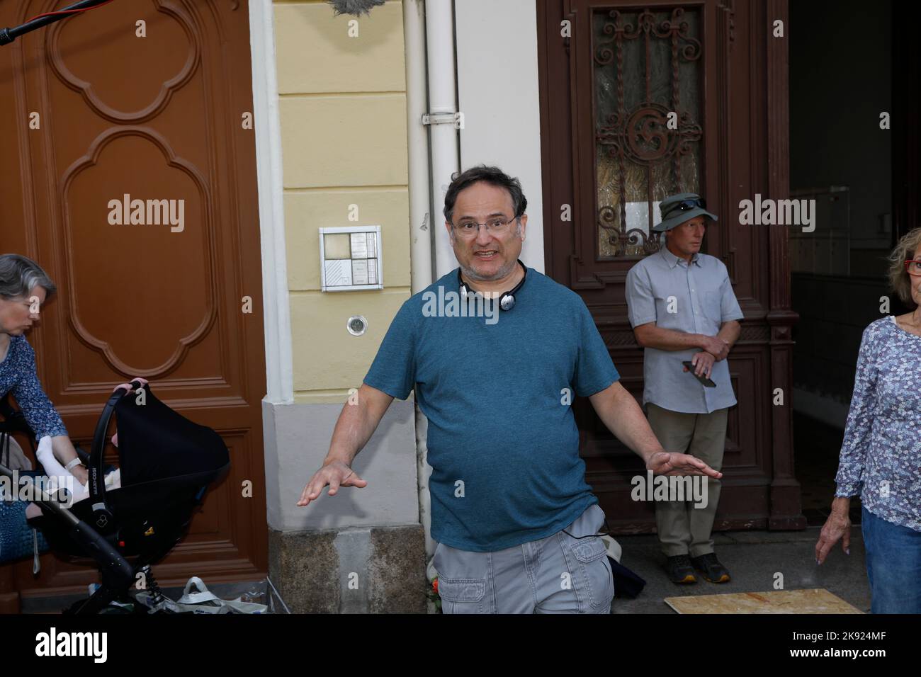 Verlegung der Stolpersteine für Fam. Kupferberg, 6 Stolpersteine ...