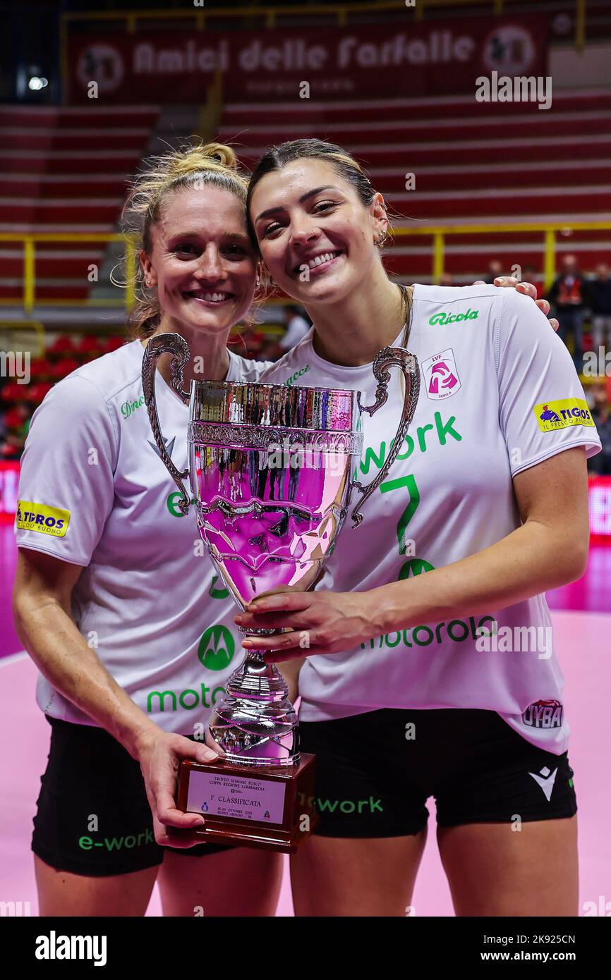 Carli Lloyd #3 of UYBA Unet E-Work Busto Arsizio with Rosamaria ...