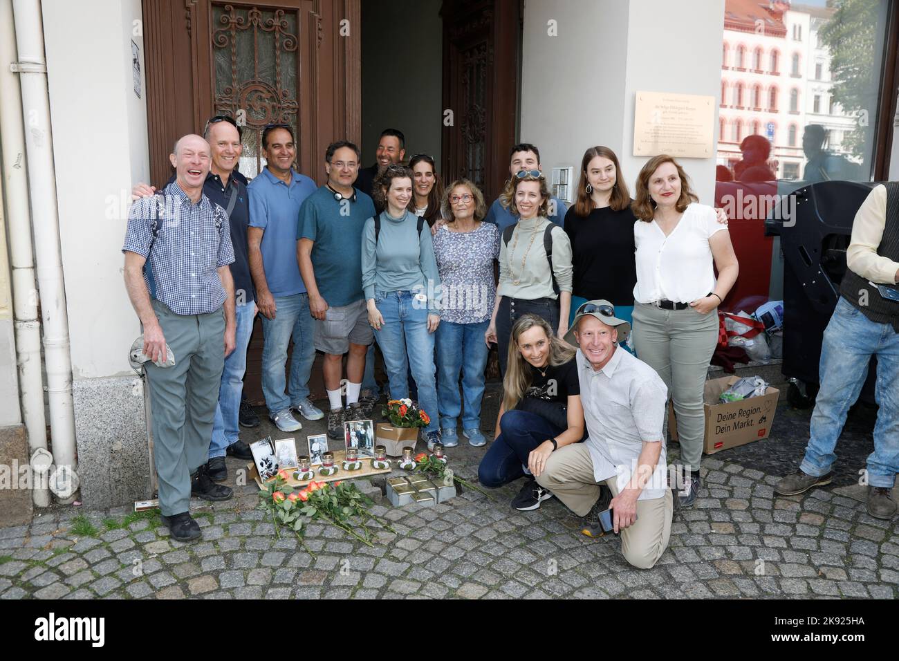 Verlegung der Stolpersteine für Fam. Kupferberg, 6 Stolpersteine ...