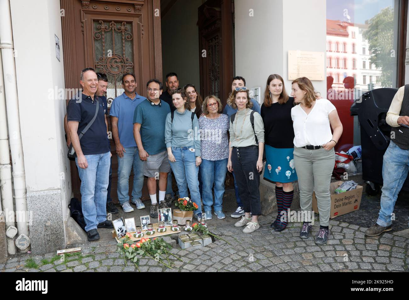 Verlegung der Stolpersteine für Fam. Kupferberg, 6 Stolpersteine ...
