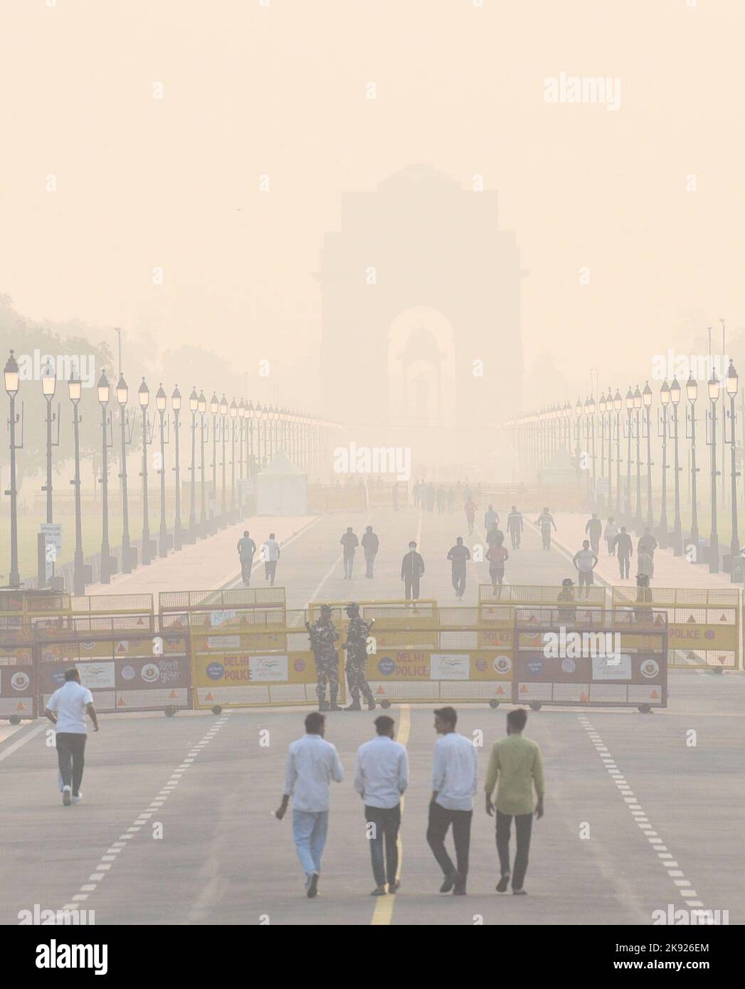 India gate smog hi-res stock photography and images - Alamy