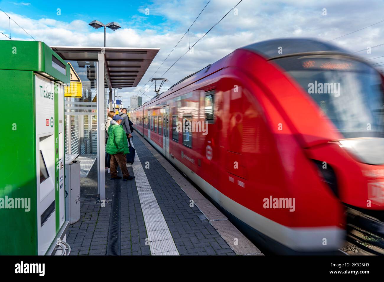 Ticket vending machine, VRR tickets, S-Bahn station, Düsseldorf-Hamm ...