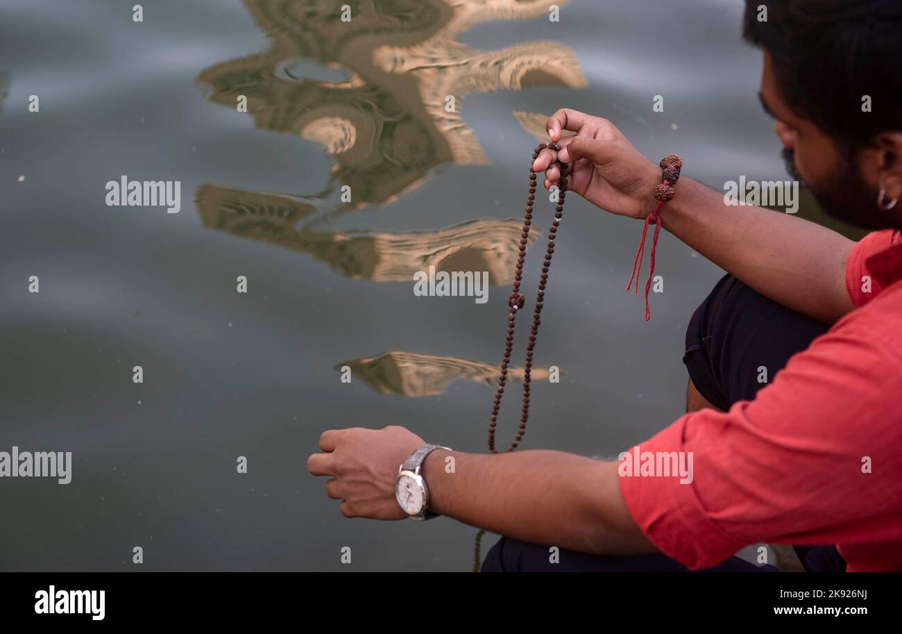Mumbai, India. 25th Oct, 2022. MUMBAI, INDIA - OCTOBER 25: Indian Hindu ...