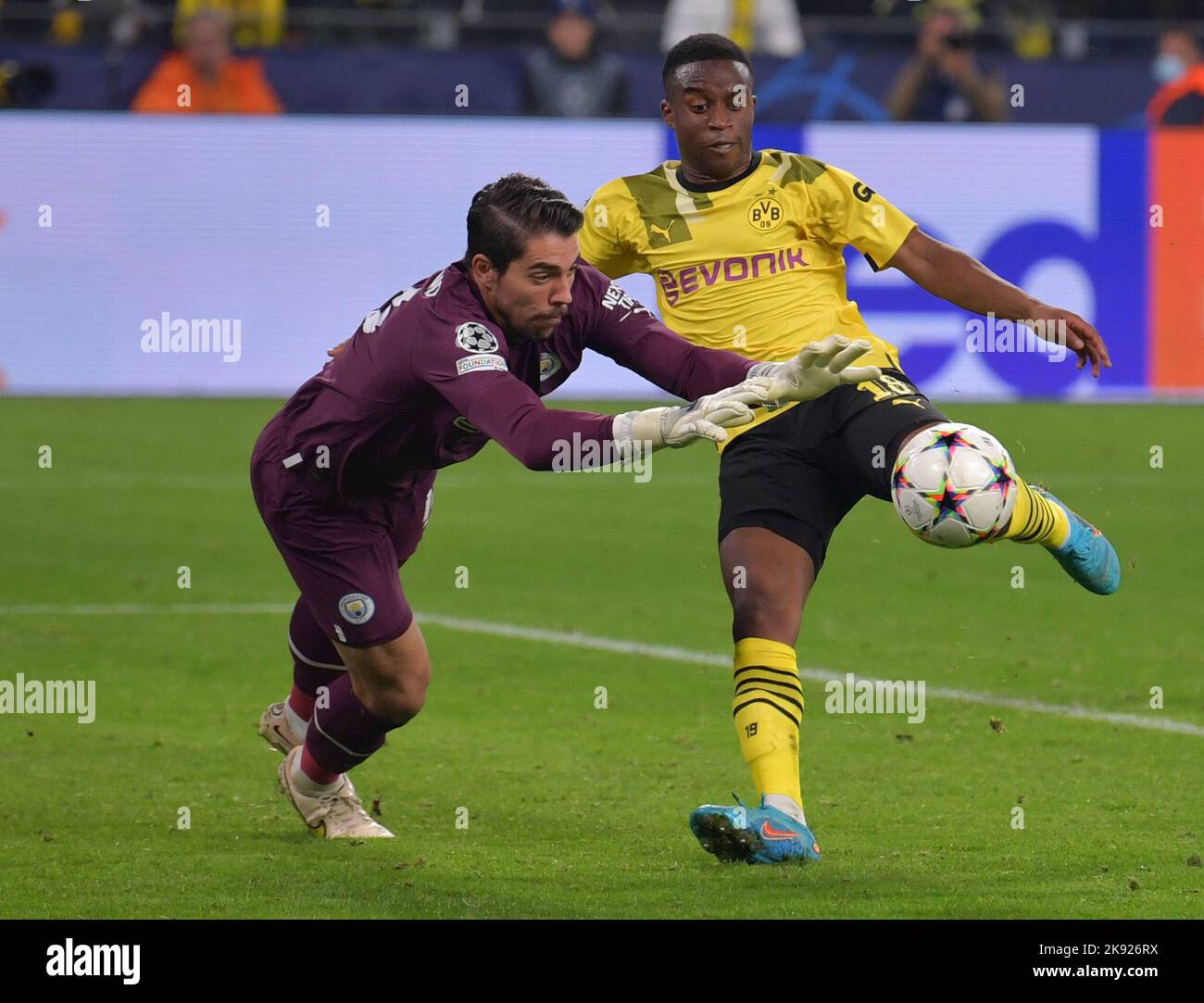 Stefan ortega dortmund hi-res stock photography and images - Alamy