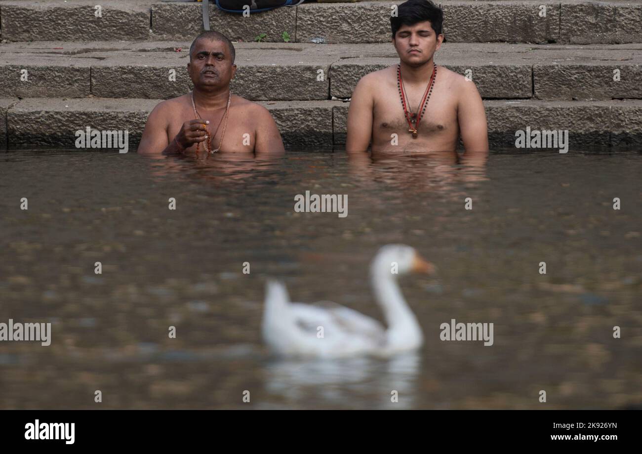 Mumbai, India. 25th Oct, 2022. MUMBAI, INDIA - OCTOBER 25: Indian Hindu ...